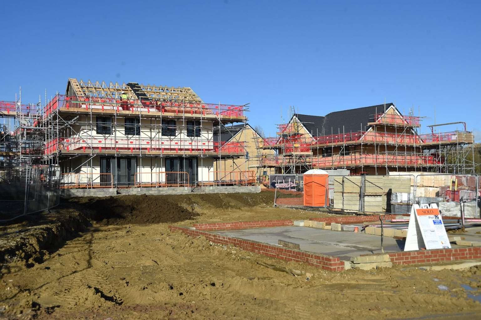 NHBC CEO visits pioneering Bellway development in Milton Keynes ...